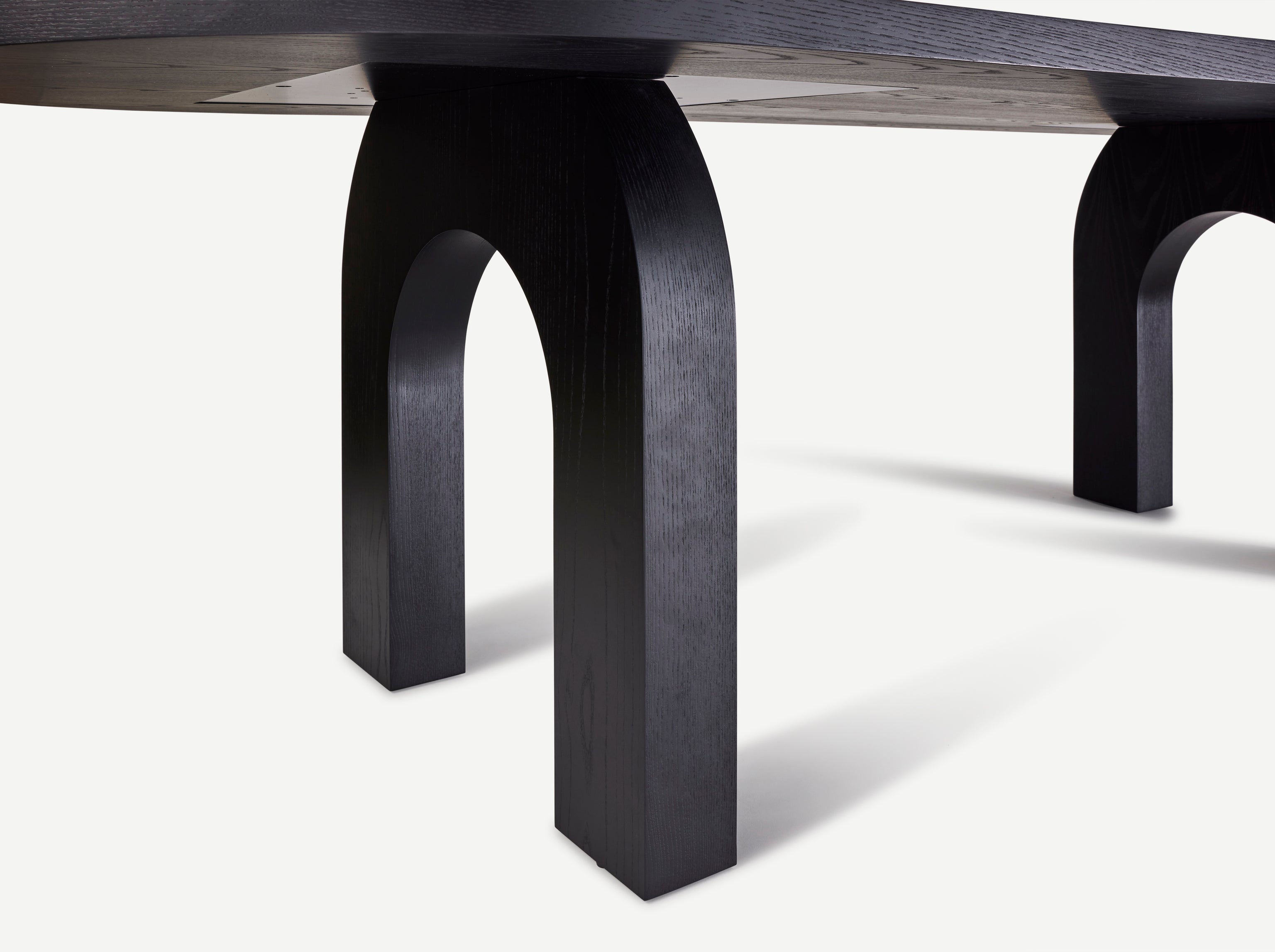 Hawk Spree Dining Table – Kolbi