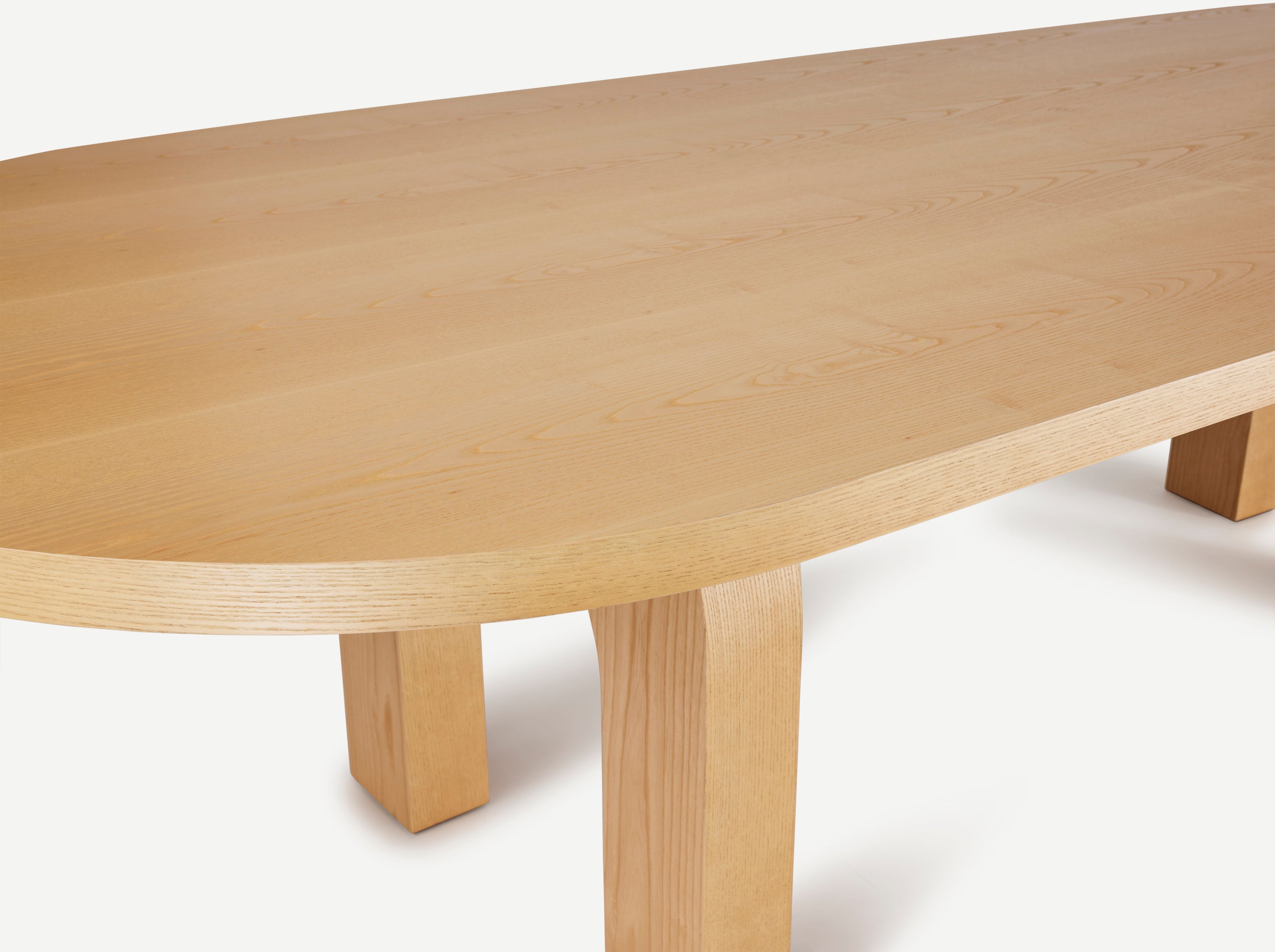 Hawk Spree Dining Table – Kolbi