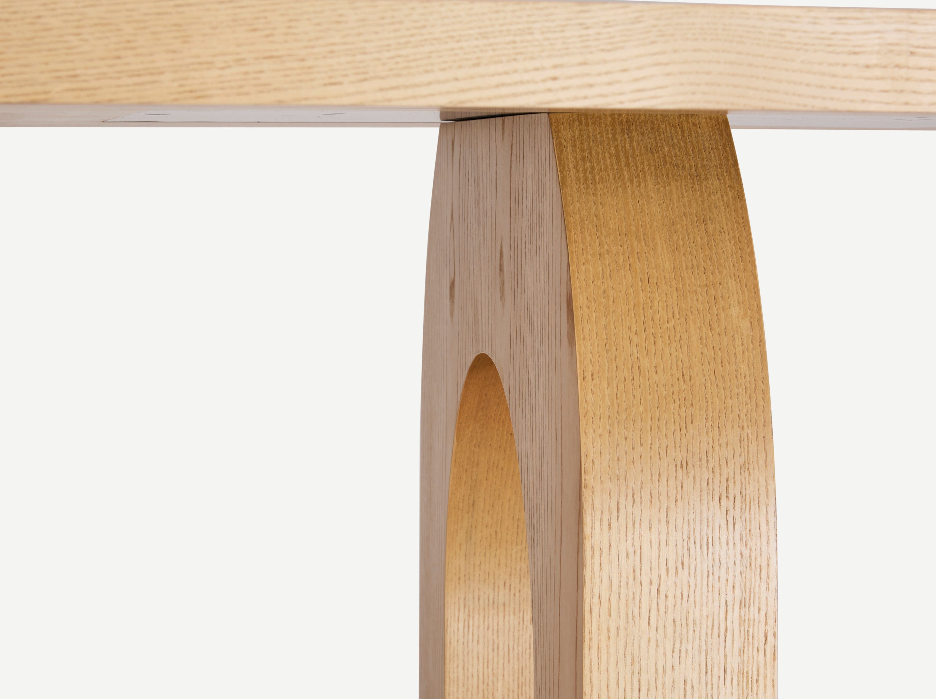 Hawk Spree Dining Table – Kolbi