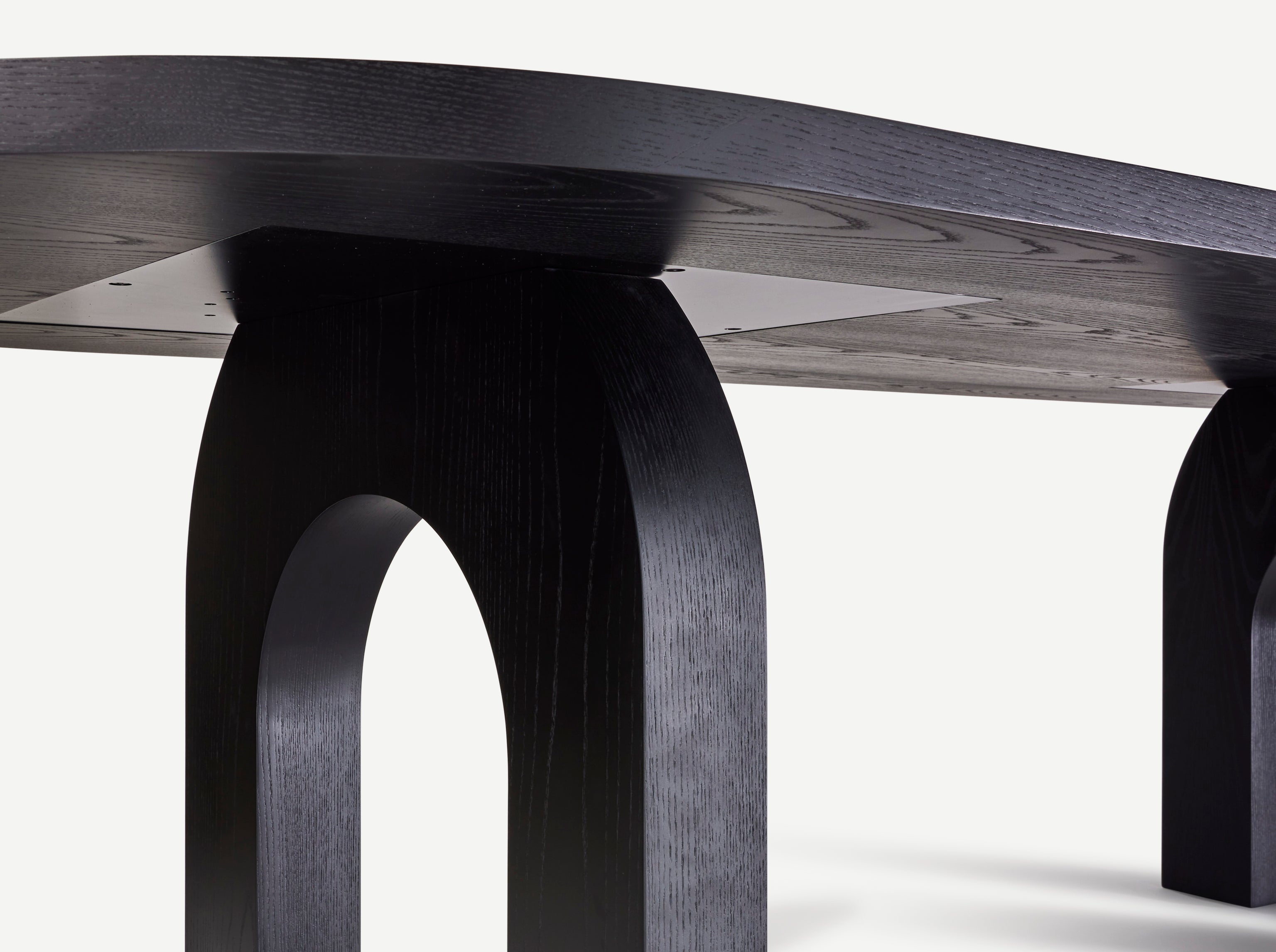 Hawk Spree Dining Table – Kolbi